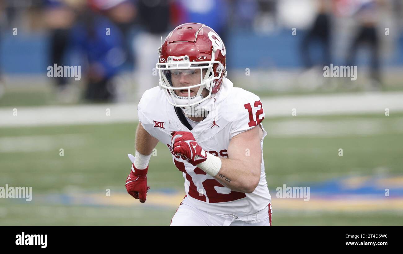 Oklahoma wide receiver Drake Stoops (12) during an NCAA college ...