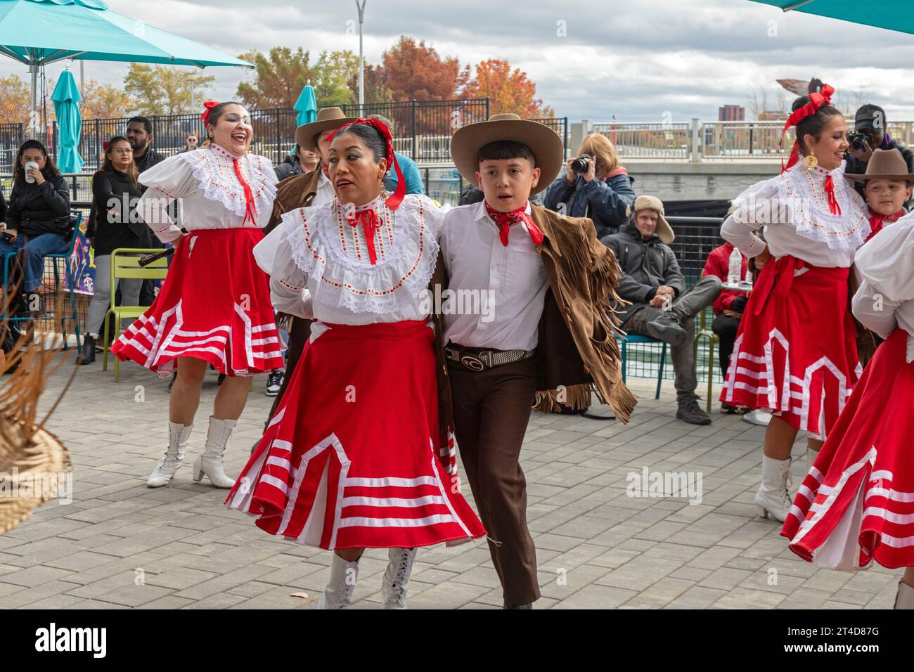 Detroit, Michigan - The Ballet Folklorico Moyocoyani Izel performs ...