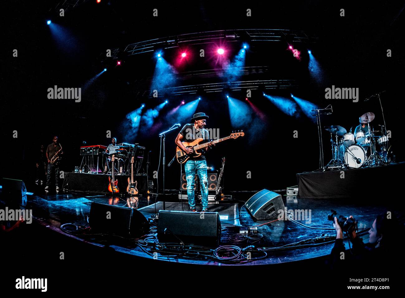 Macus miller guitar hi-res stock photography and images - Alamy