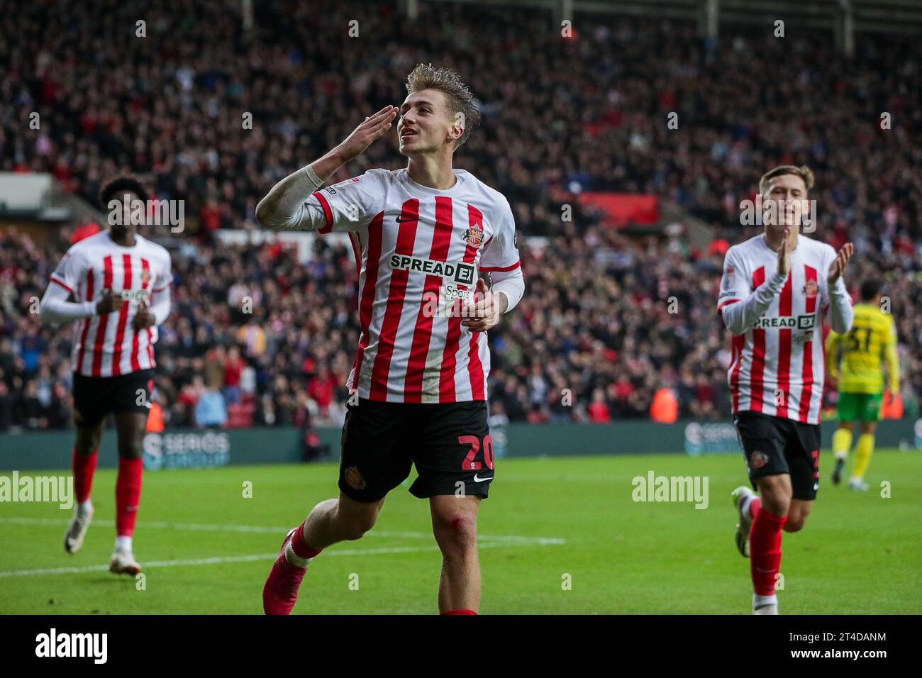 Jack Clarke of Sunderland Celebrates scoring from the penalty spot 3-1 ...