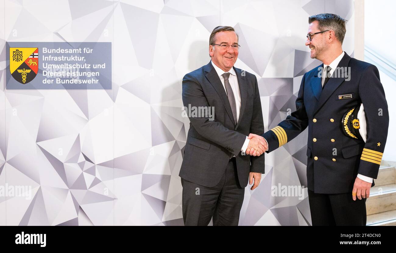 Hanover, Germany. 30th Oct, 2023. Boris Pistorius (SPD, l), Minister of ...