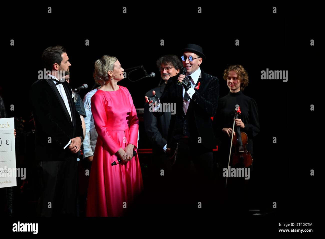 Karen Heinrichs und Philipp Richter bei der 15. Hope Gala 2023 im ...