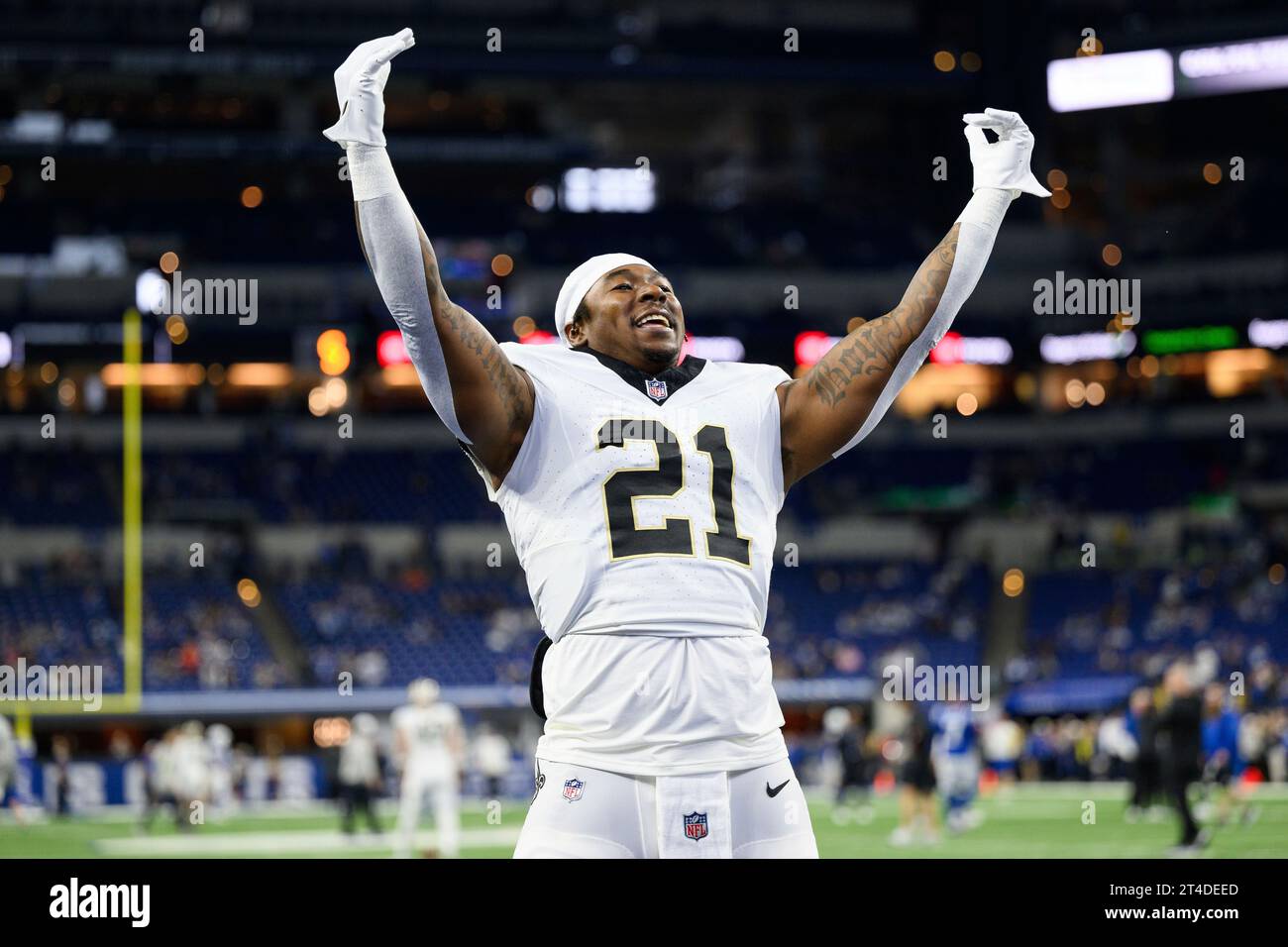 New Orleans Saints running back Jamaal Williams (21) warms up before an ...