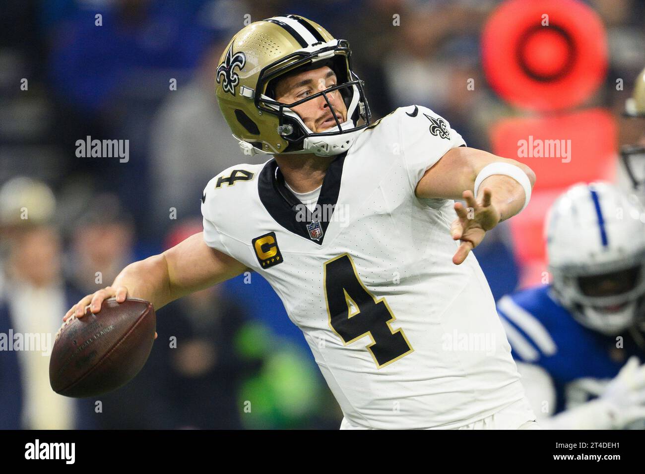 New Orleans Saints quarterback Derek Carr (4) throws downfield during ...