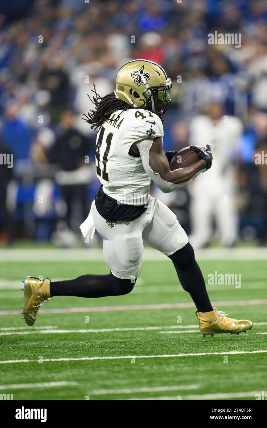 New Orleans Saints running back Alvin Kamara (41) runs up the field ...