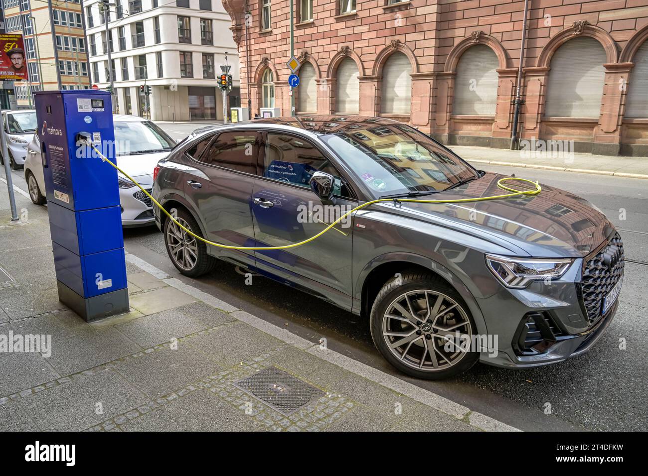 Elektromobilität, Ladestation der Mainova, Frankfurt, Hessen ...