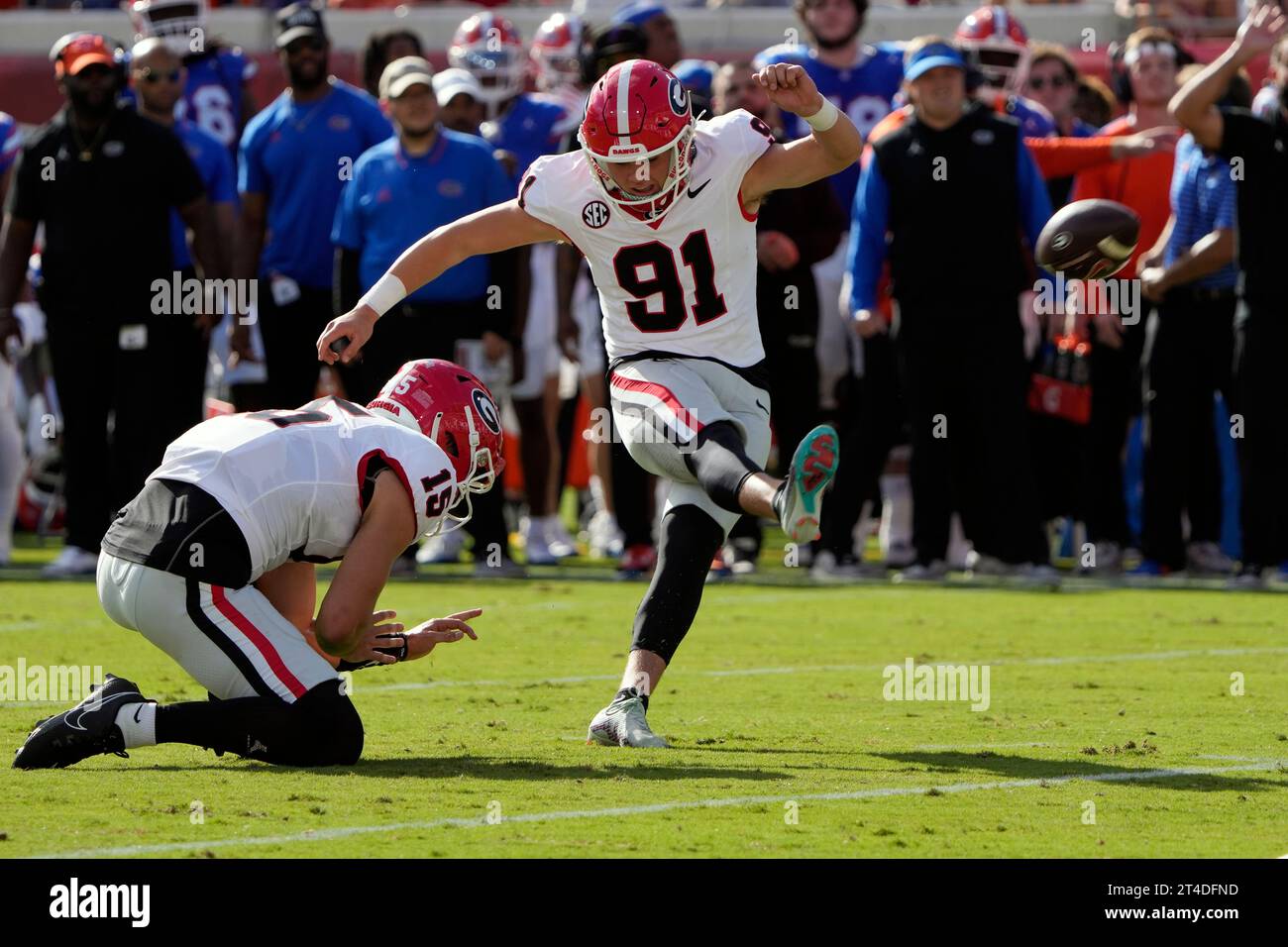 Georgia place kicker Peyton Woodring (91) kicks a field goal against ...