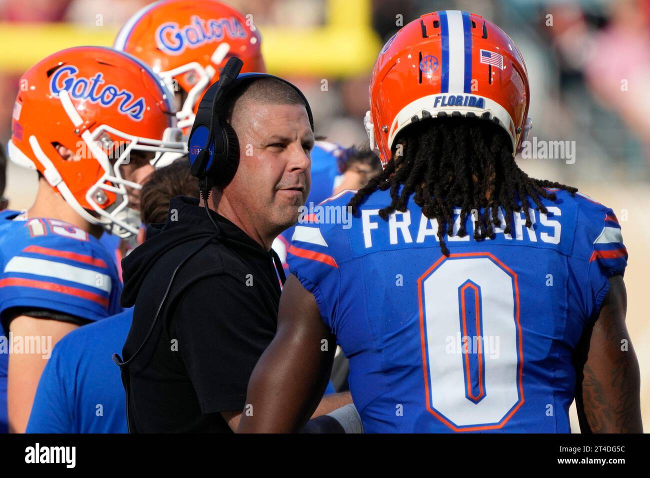 Florida head coach Billy Napier, center, talks with Florida wide ...