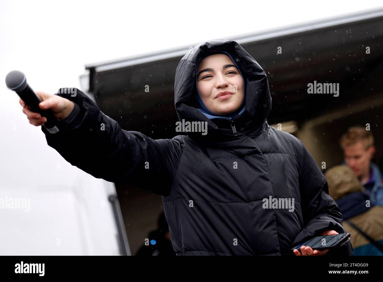Fridays-For-Future-Aktivistin Elisa Bas spricht auf der ...