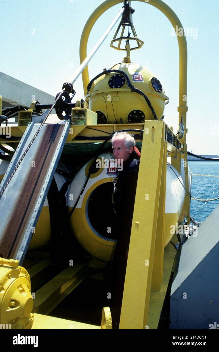 PETER GIMBEL ; 1927 - 1987, American filmmaker and underwater ...