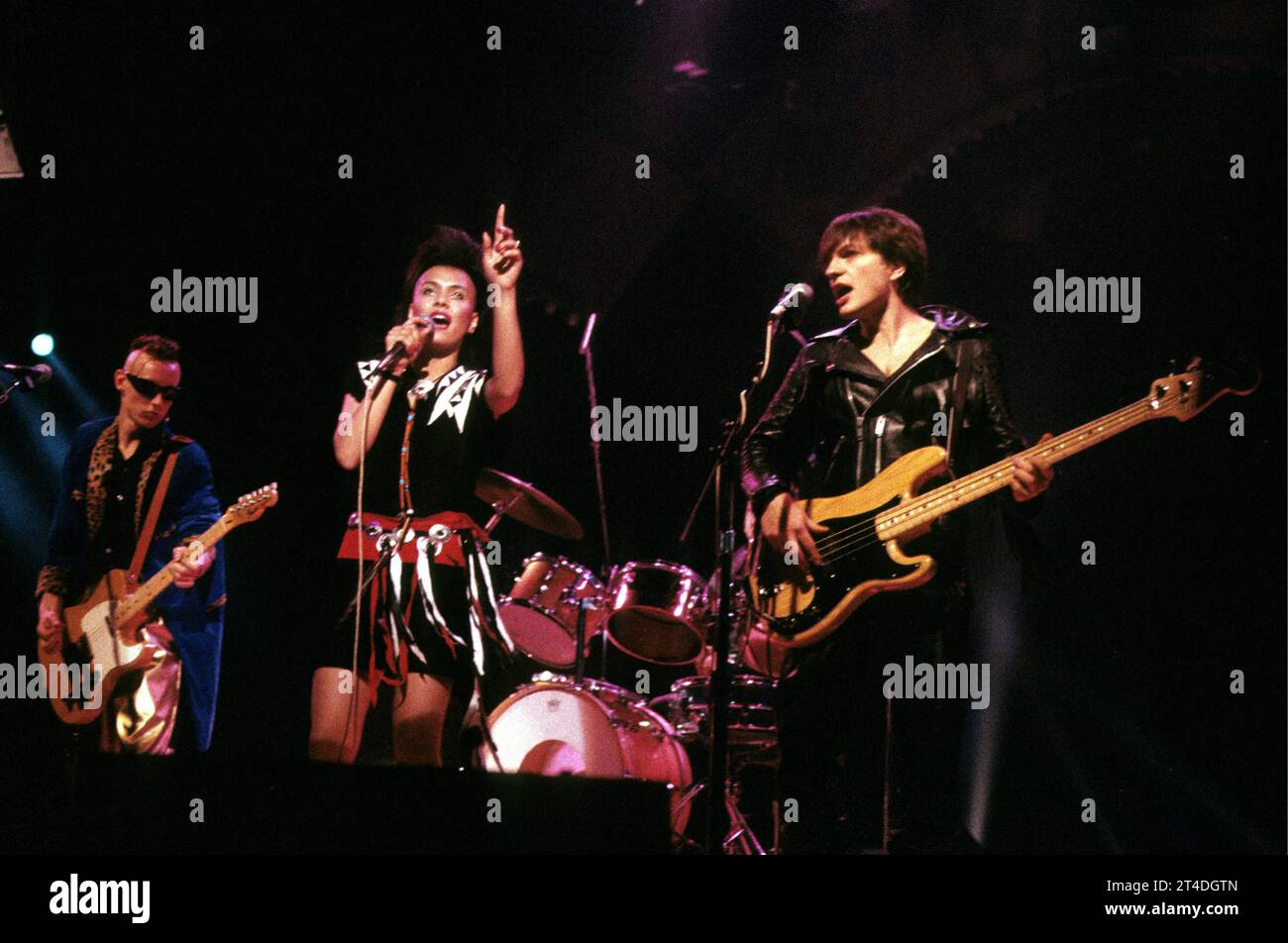 BOW WOW WOW ; Annabella Lwin ; live in concert, USA ; circa 1981 ...