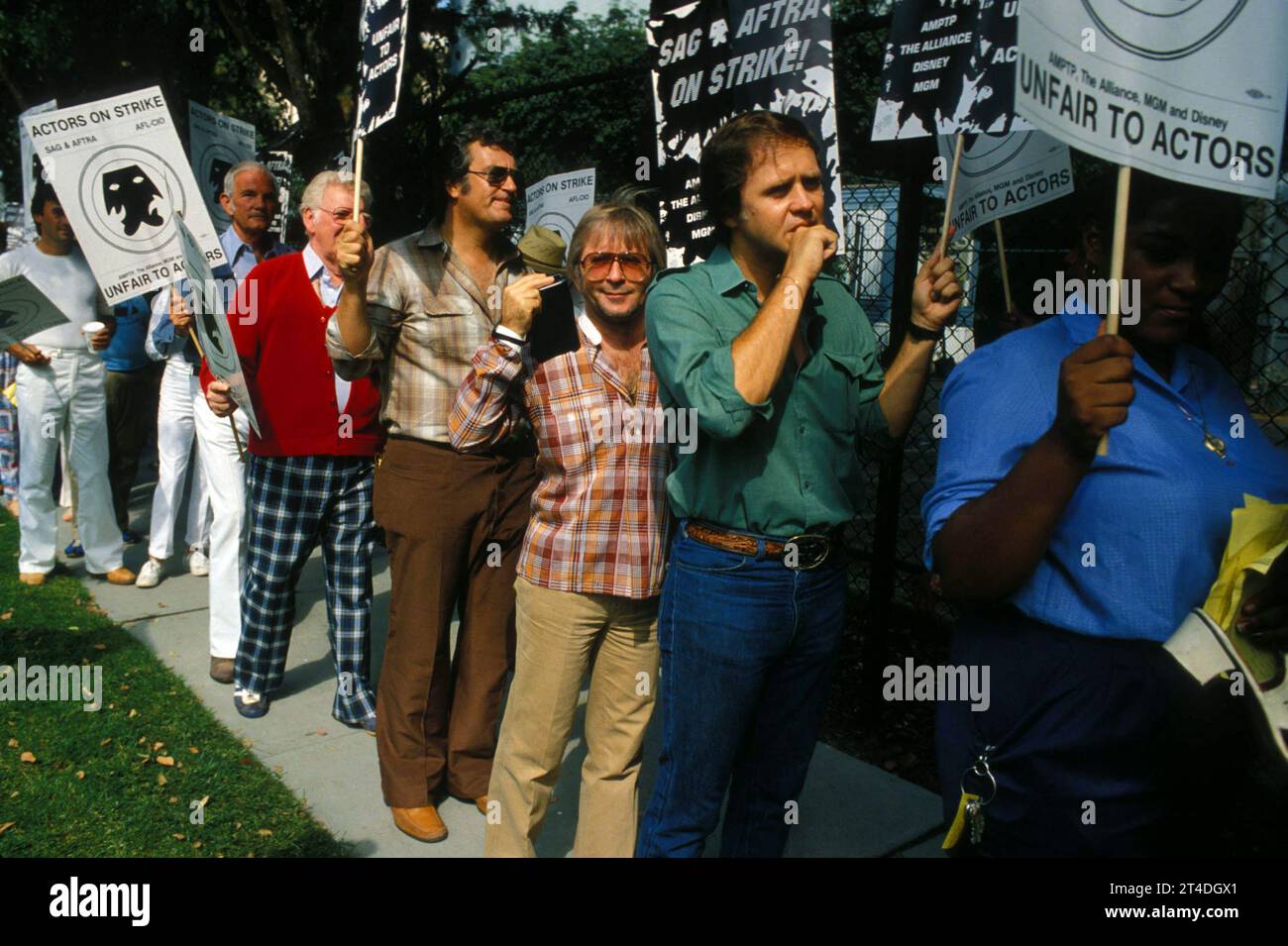 ARTE JOHNSON AND BEN MURPHY AT SAG AND AFTRA ON STRIKE ;Artists on ...