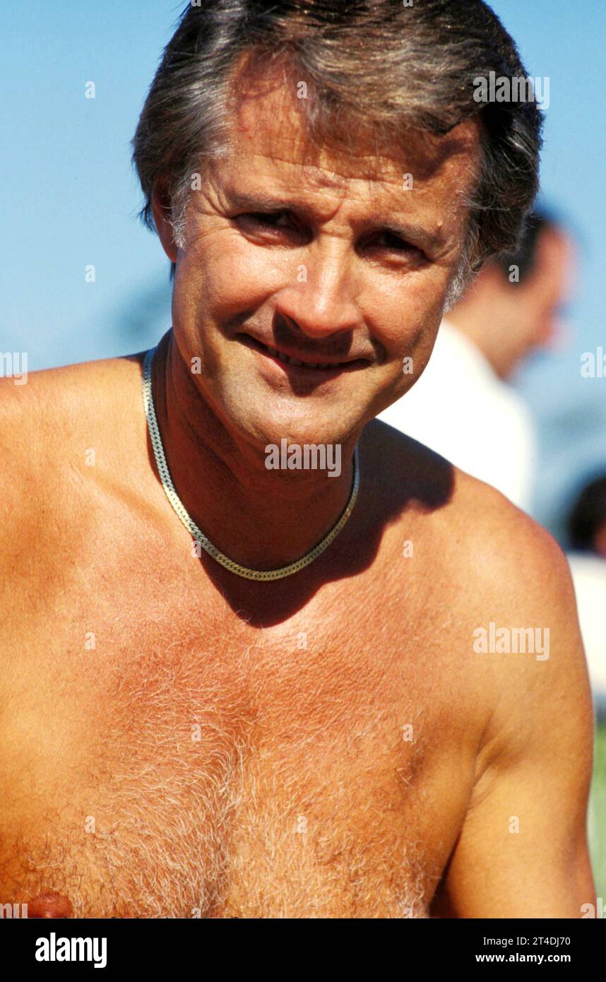 LYLE WAGGONER ;13 April 1935 - 17 March 2020) American actor, sculptor ...