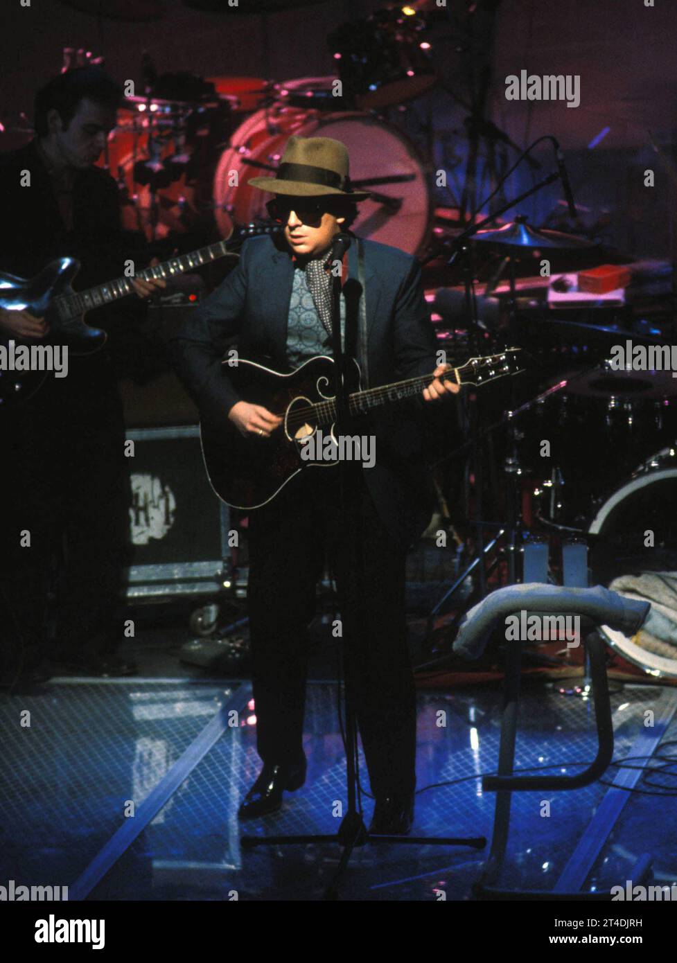 Elvis costello 1980 hi-res stock photography and images - Alamy