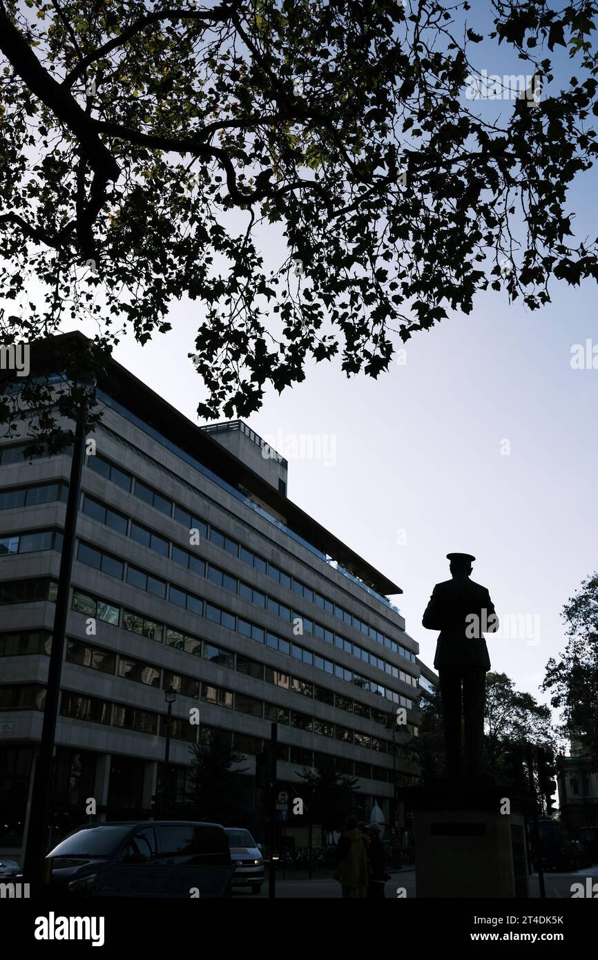 Hugh Dowding Statue Stock Photo - Alamy