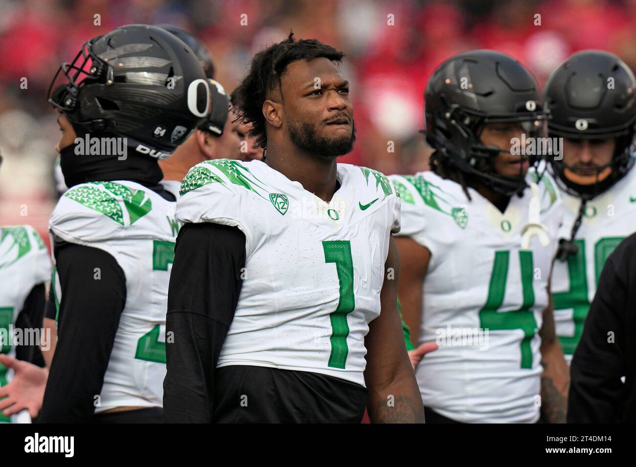 Oregon defensive end Jordan Burch (1) looks on during the first half of ...