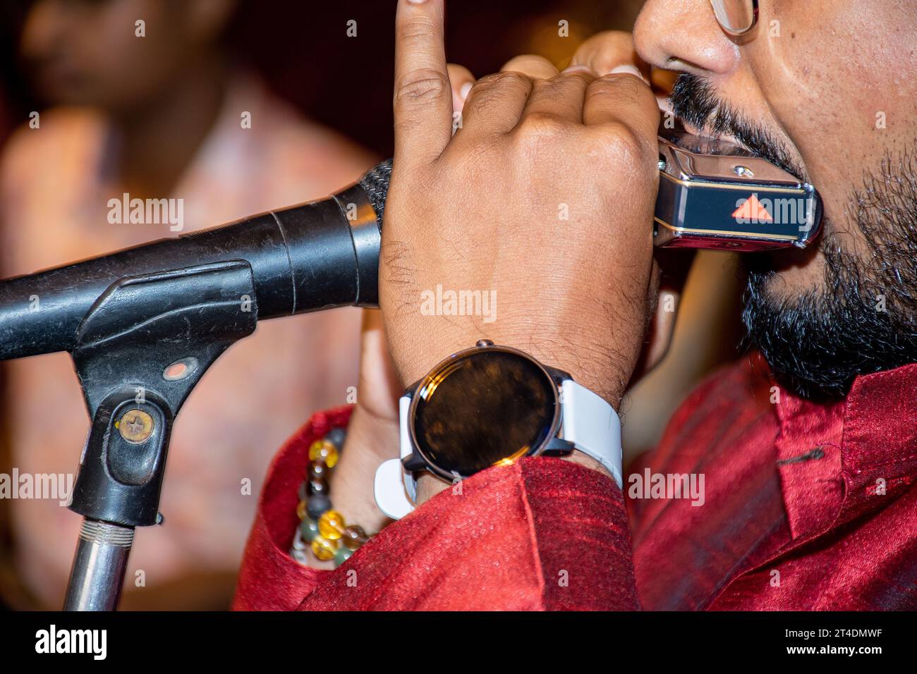 Scale changing mouth organ hi-res stock photography and images - Alamy