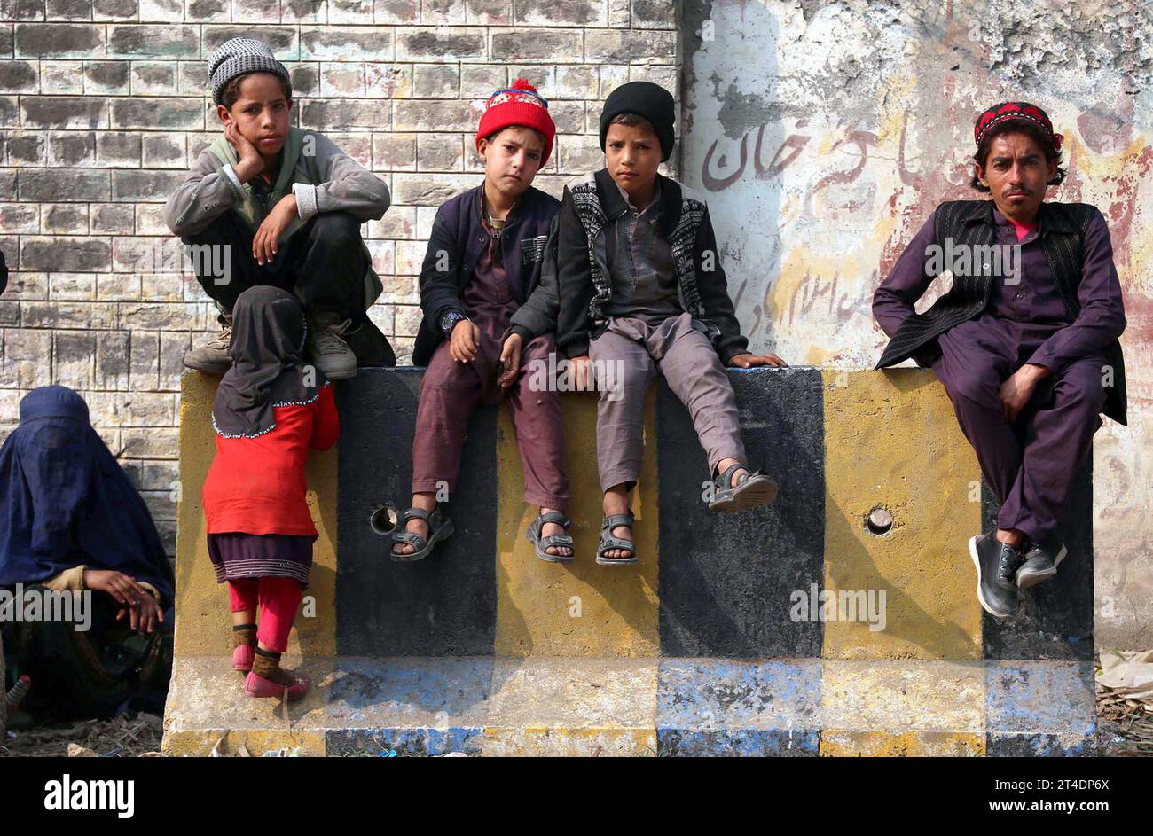 Afghan families gather at a United Nations High Commissioner for ...