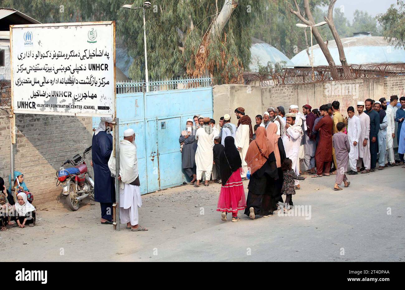 Afghan families gather at a United Nations High Commissioner for ...