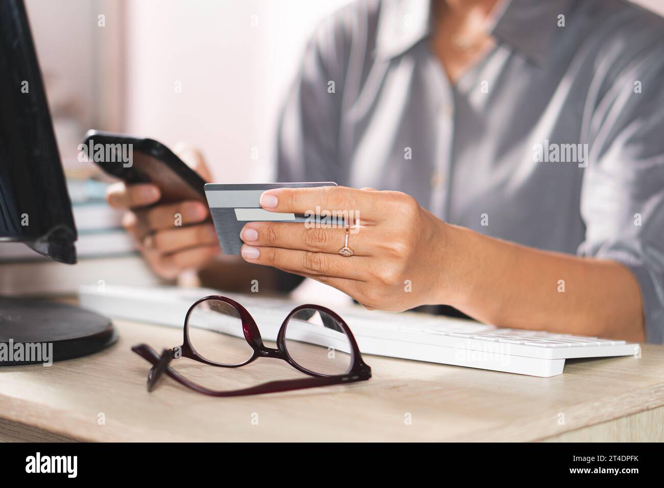 Business woman hand use credit cards Stock Photo - Alamy