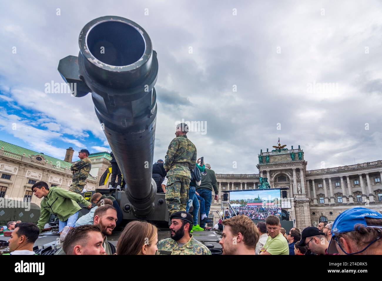 Vienna: main battle tank Leopard 2 A4 at show of Austrian army ...