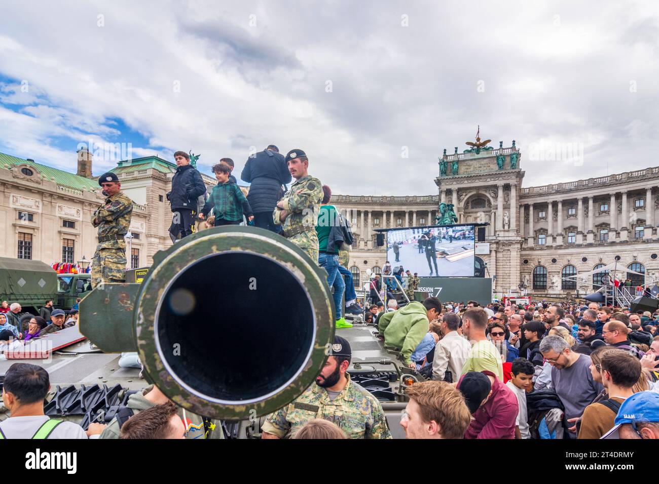 Vienna: main battle tank Leopard 2 A4 at show of Austrian army ...