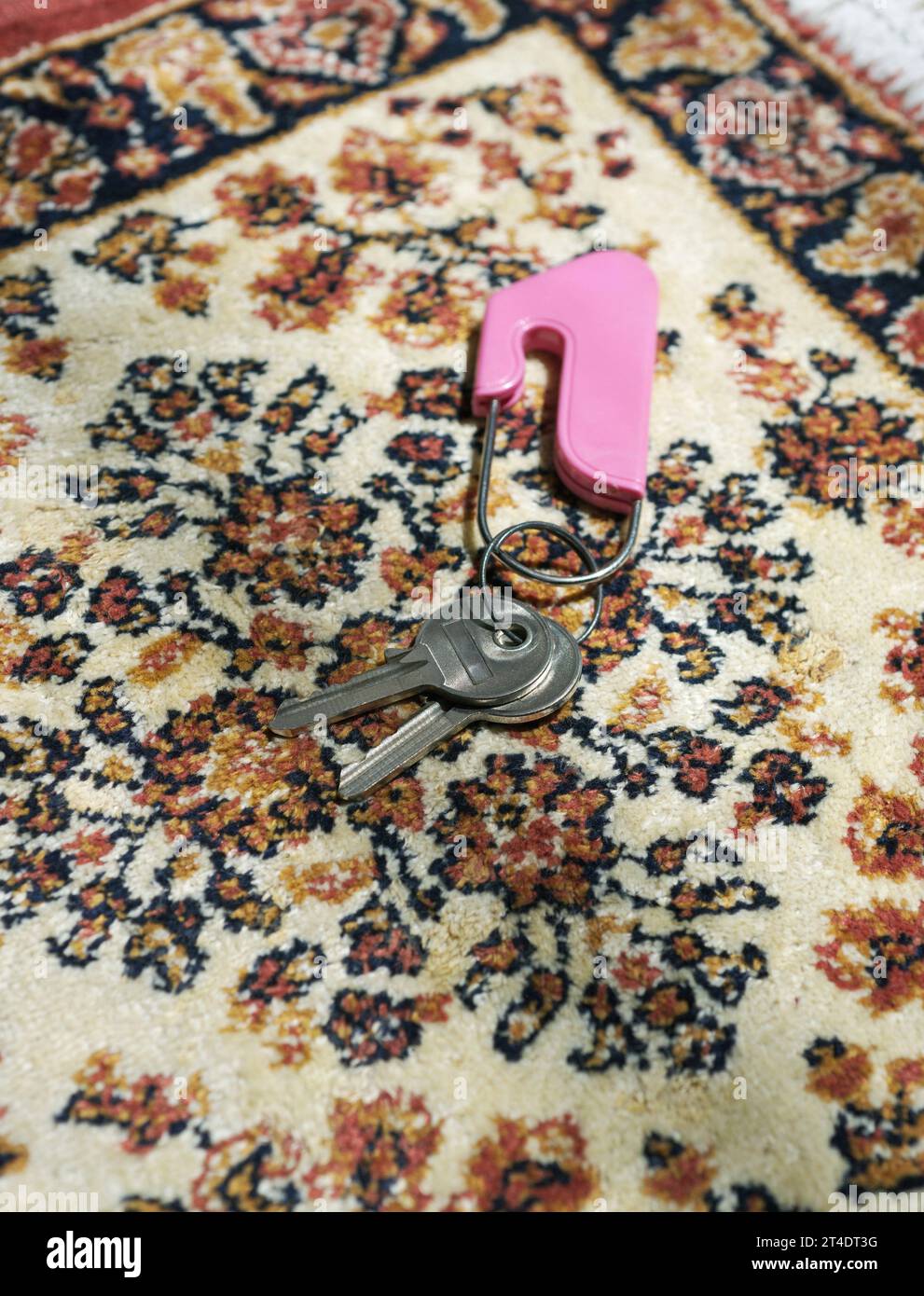 keys fallen on floor carpet Stock Photo - Alamy