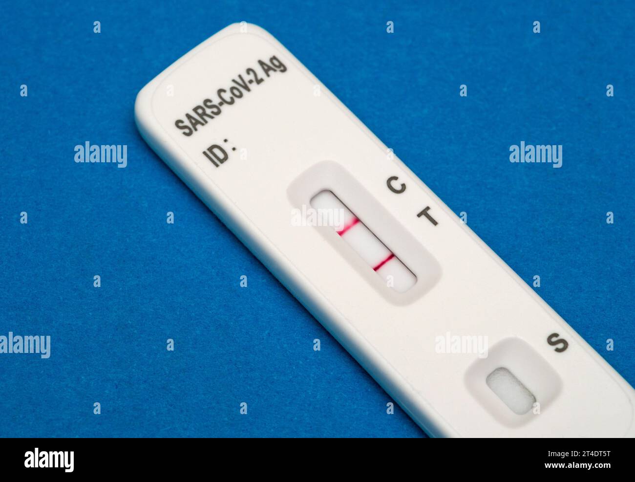 positive rapid covid antigen test showing red line Stock Photo - Alamy