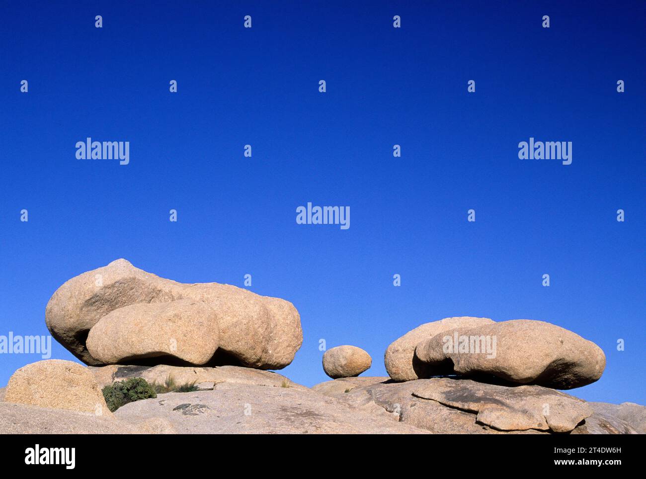 Granite outcrop in Mid-Hills, Mojave National Preserve, California ...