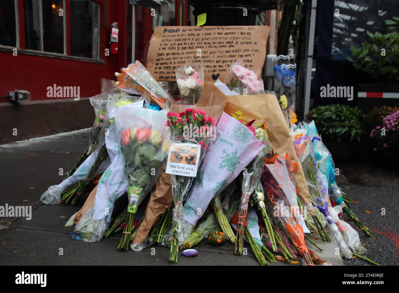 New York, Germany. 30th Oct, 2023. Flowers and messages in memory of ...