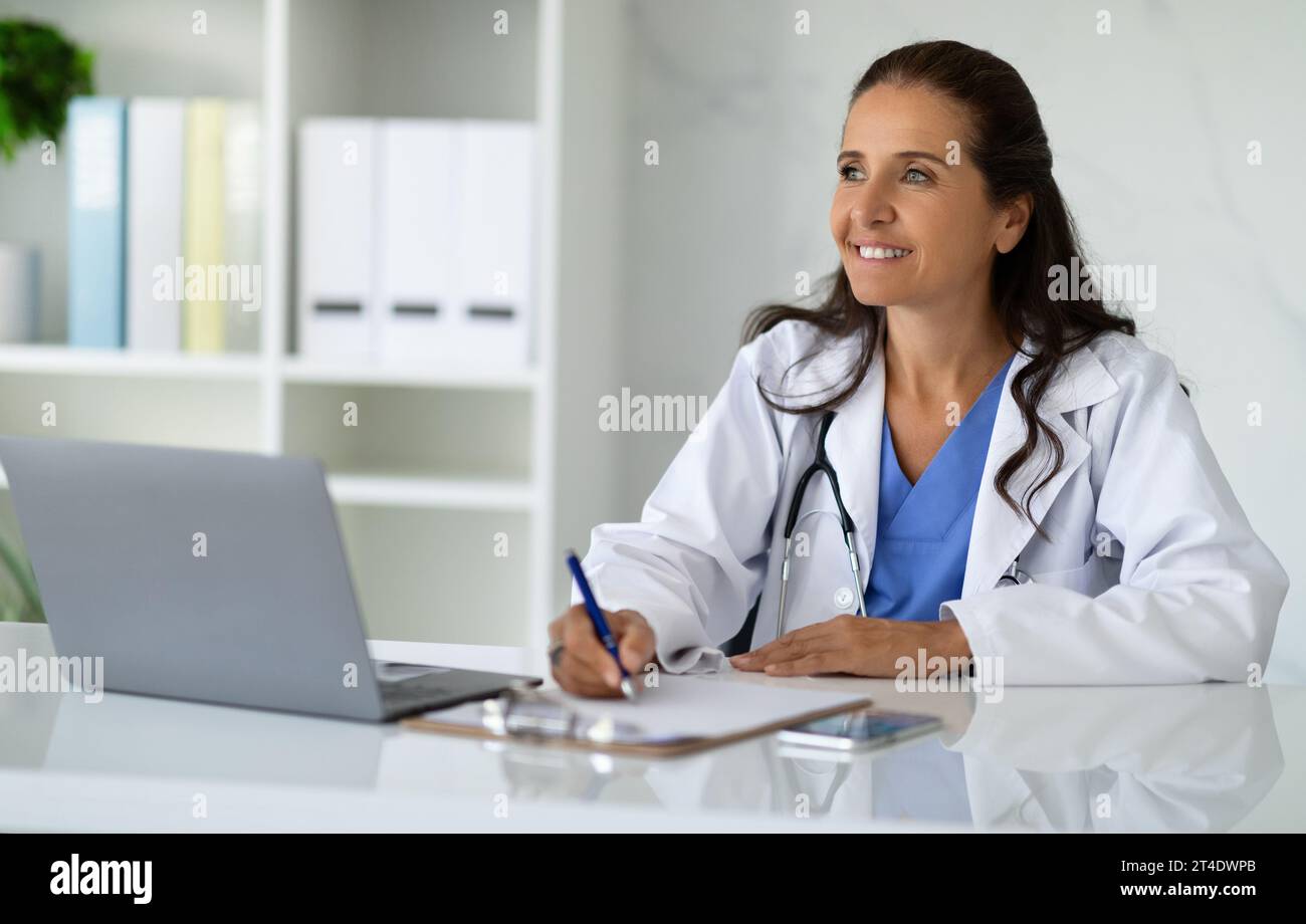 Doctor taking notes telehealth hi-res stock photography and images - Alamy