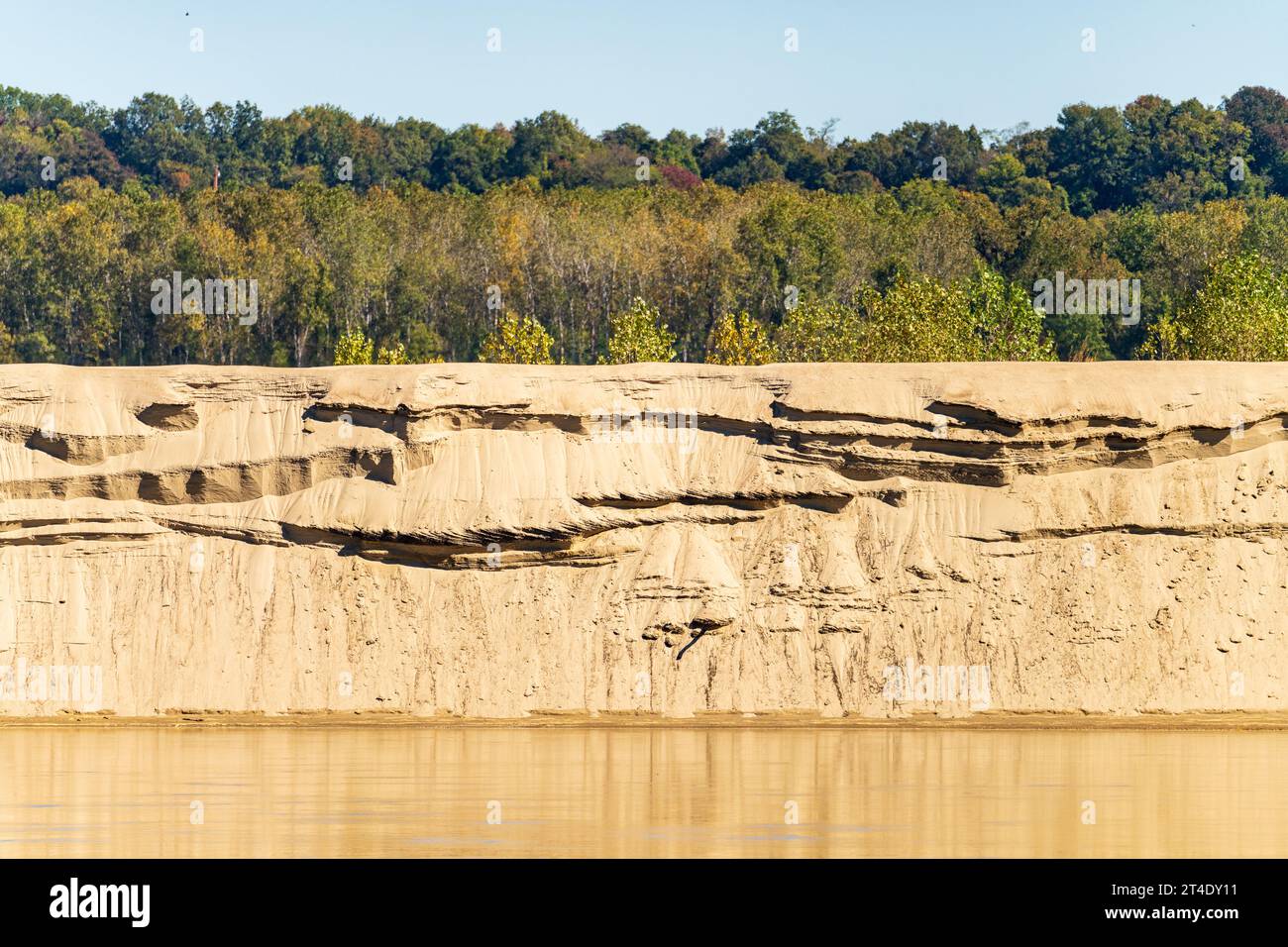 Extreme low water conditions on Mississippi river in October 2023 ...