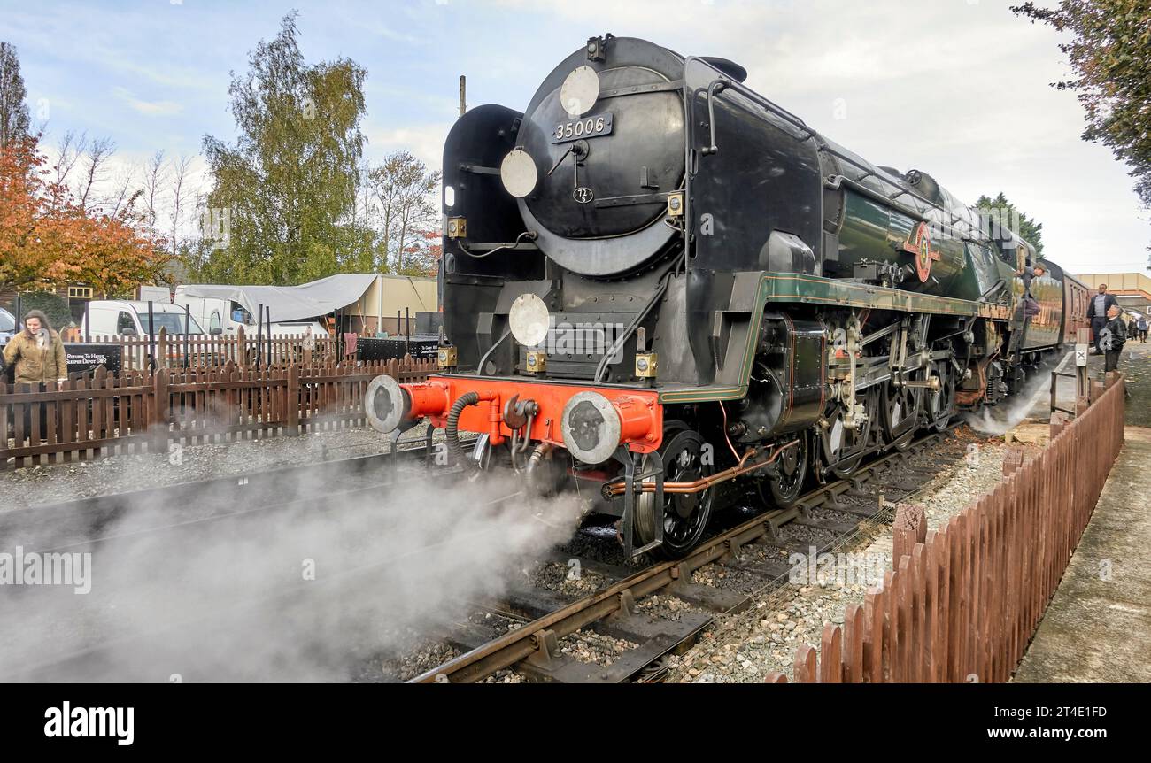 Gwr preserved steam locomotive hi-res stock photography and images - Alamy