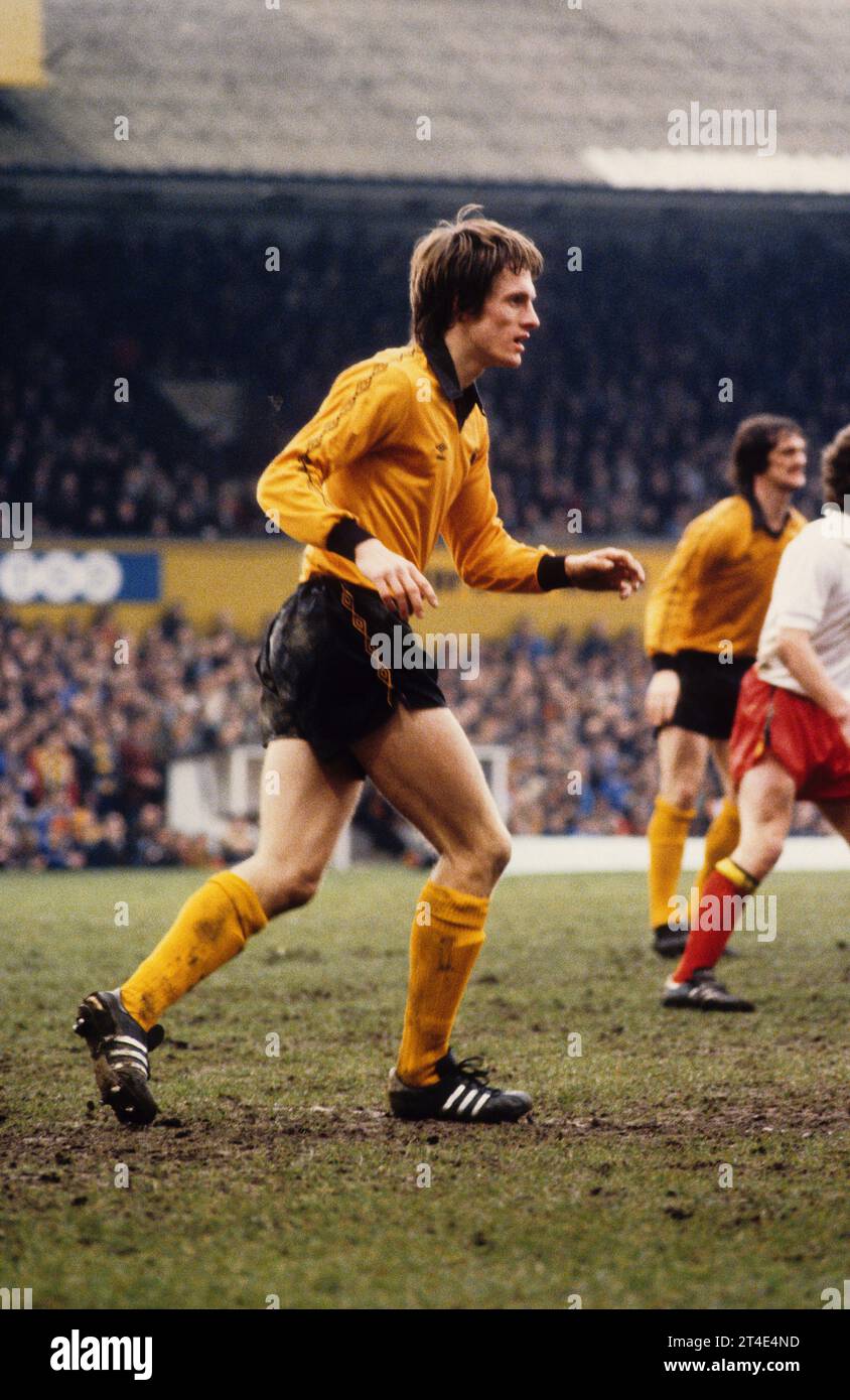 Action fa cup 1981 football hi-res stock photography and images - Alamy