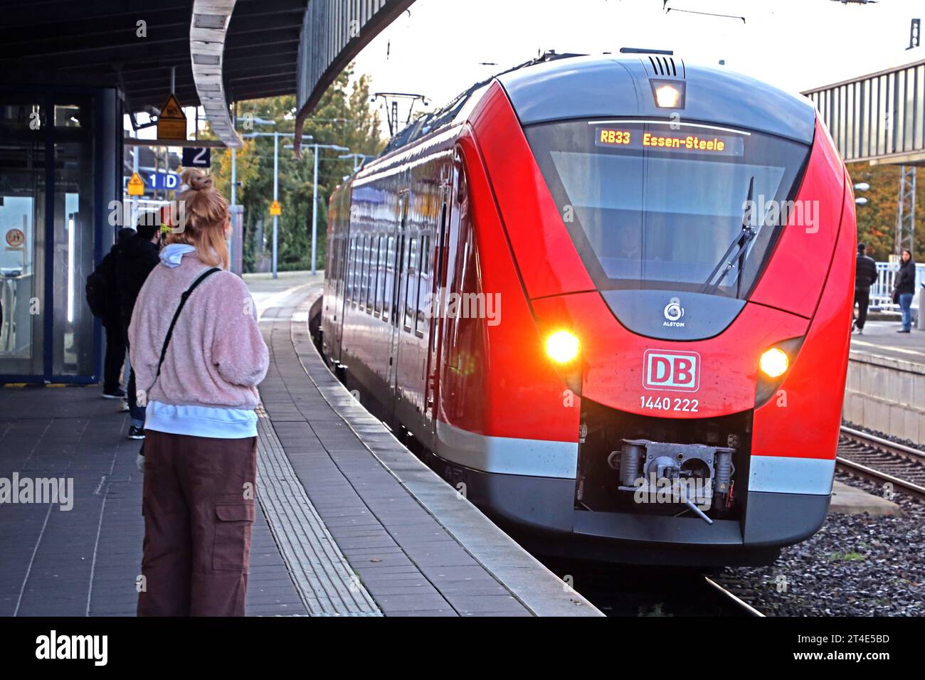 Hauptbahnhöfe im Ruhrgebiet Bahnbetieb am Hauptbahnhof von Mülheim an ...