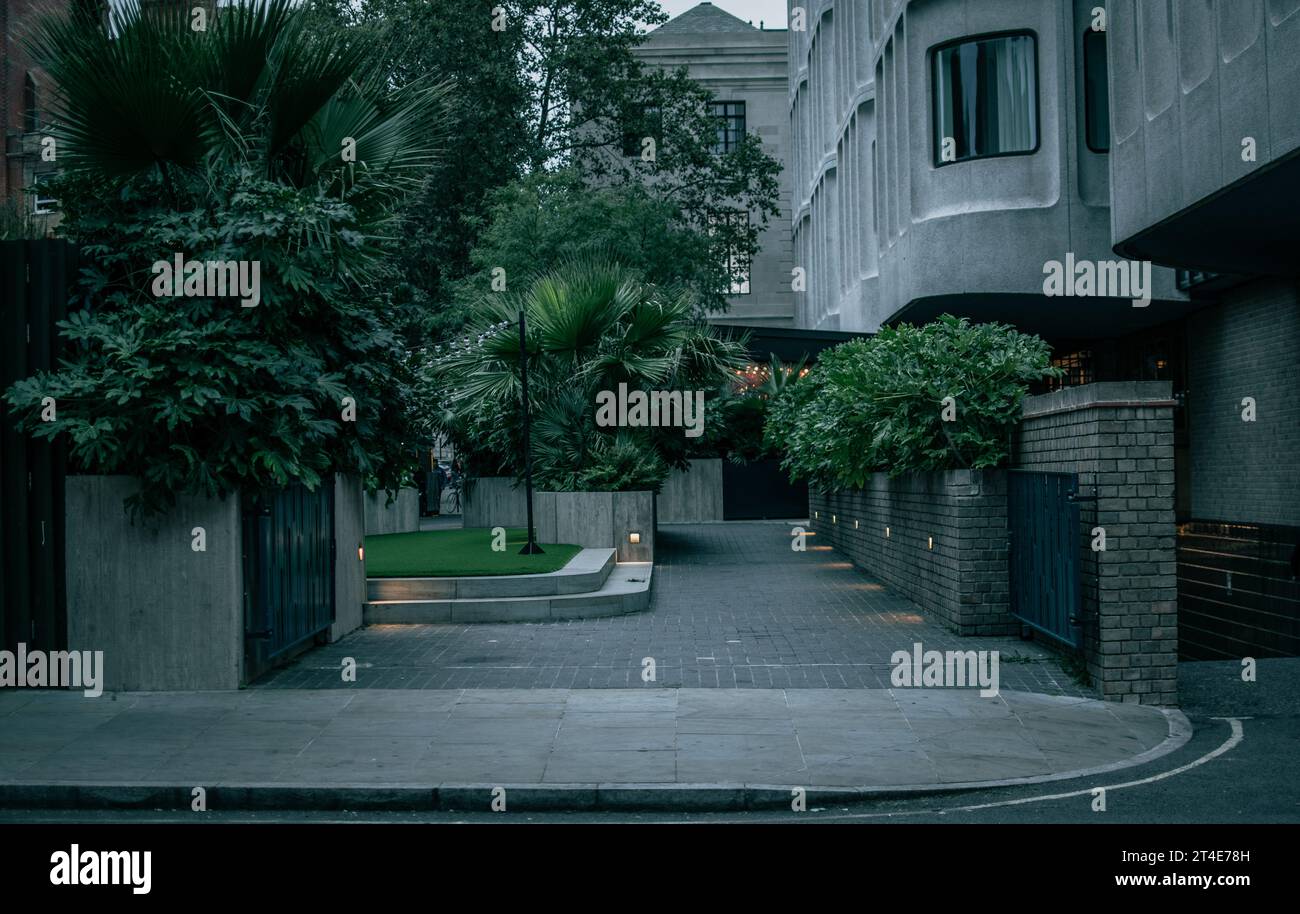 RESIDENTIAL BUILDING ENTRANCE WITH PLANTS AND TREES Stock Photo - Alamy