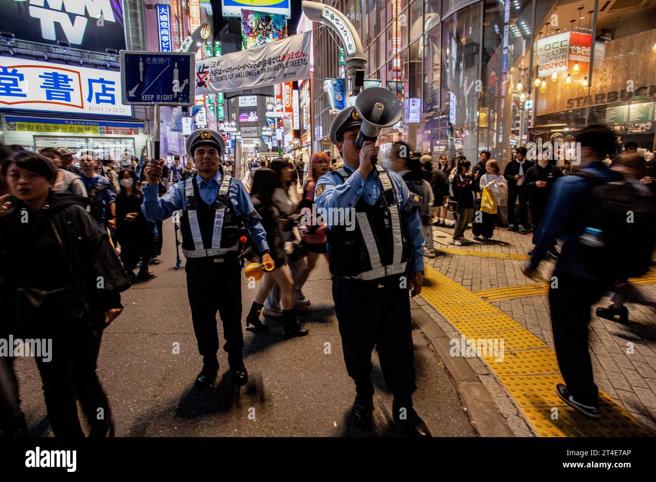 Tokyo, Japan. 29th Oct, 2023. Police control crowds in Center Gai to ...