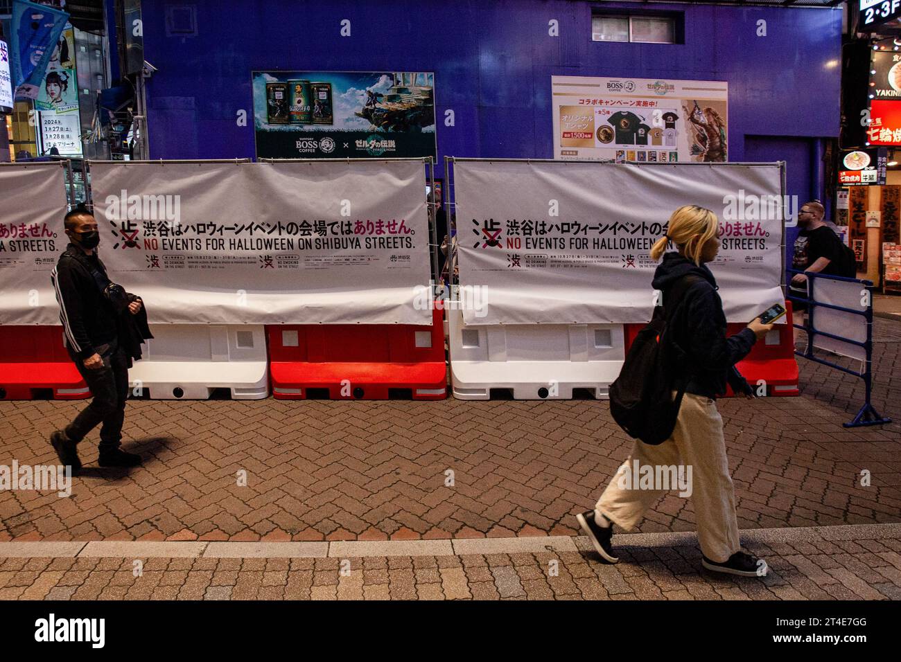 Tokyo, Japan. 29th Oct, 2023. People walk past large posters on crowd ...