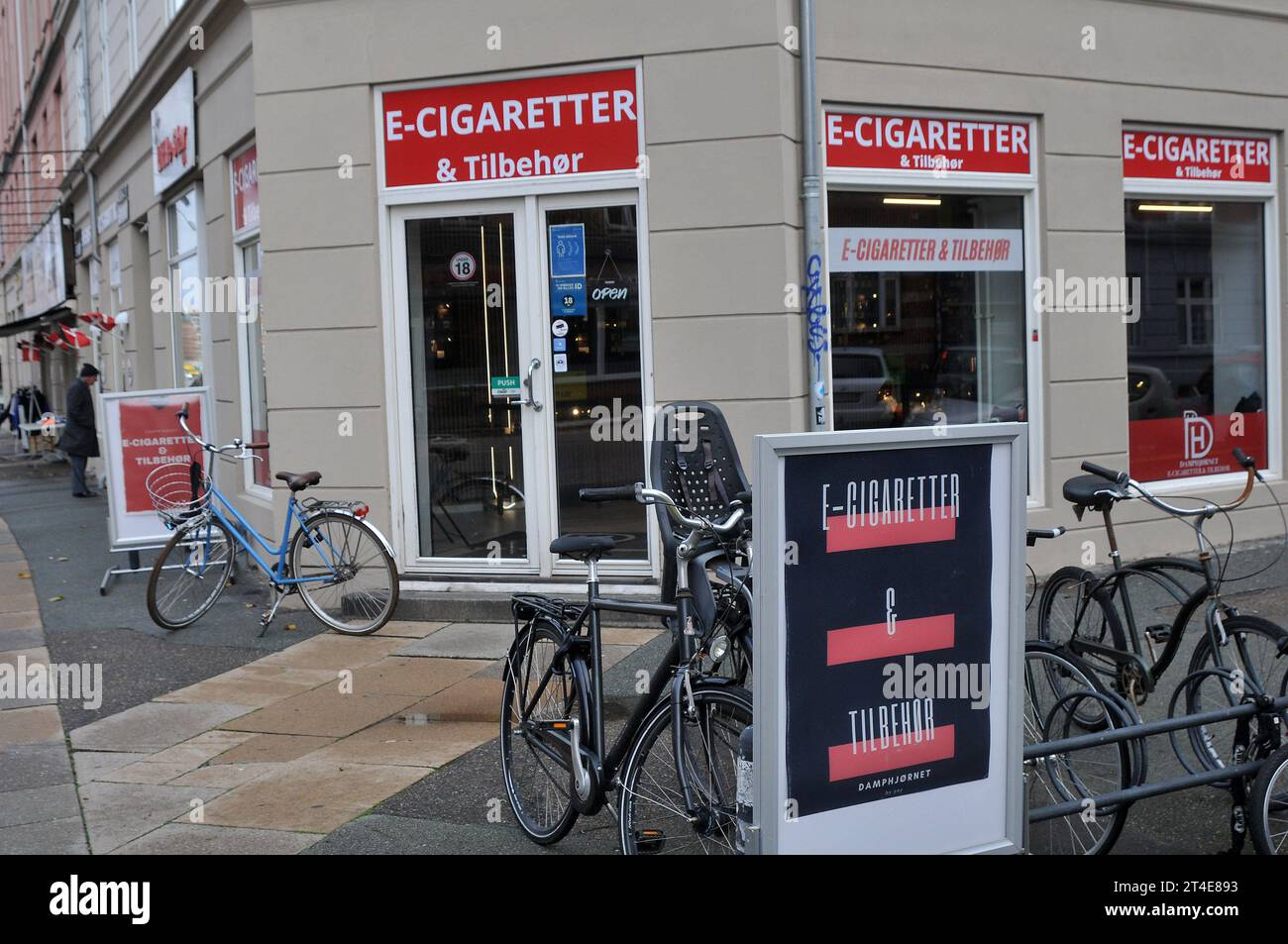 E cigaretter hi-res stock photography and images - Alamy