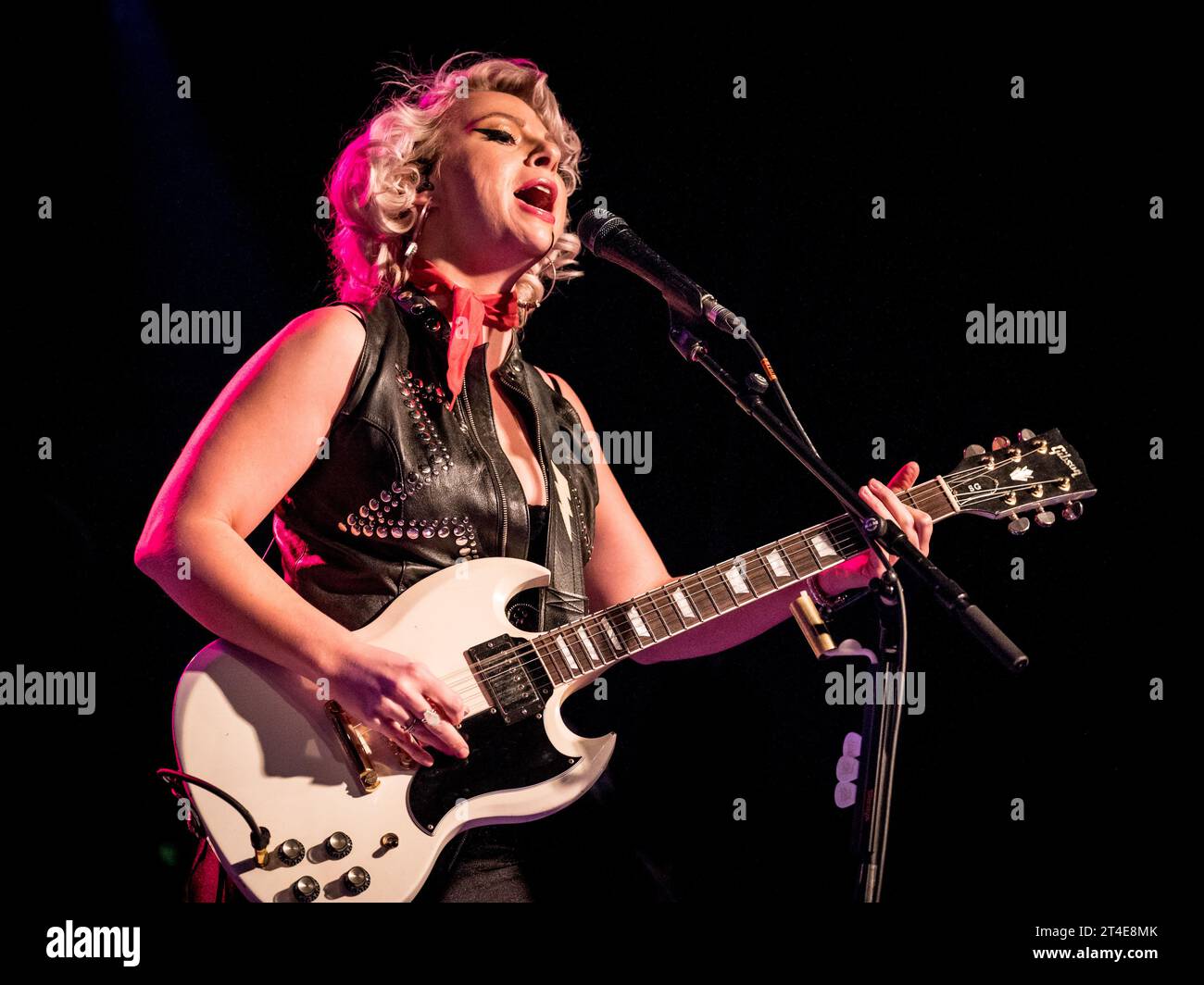 Samantha Fish on vocals & guitar Stock Photo - Alamy