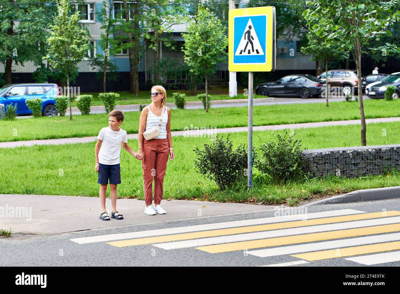 Mother and child stand at the crosswalk Stock Photo - Alamy