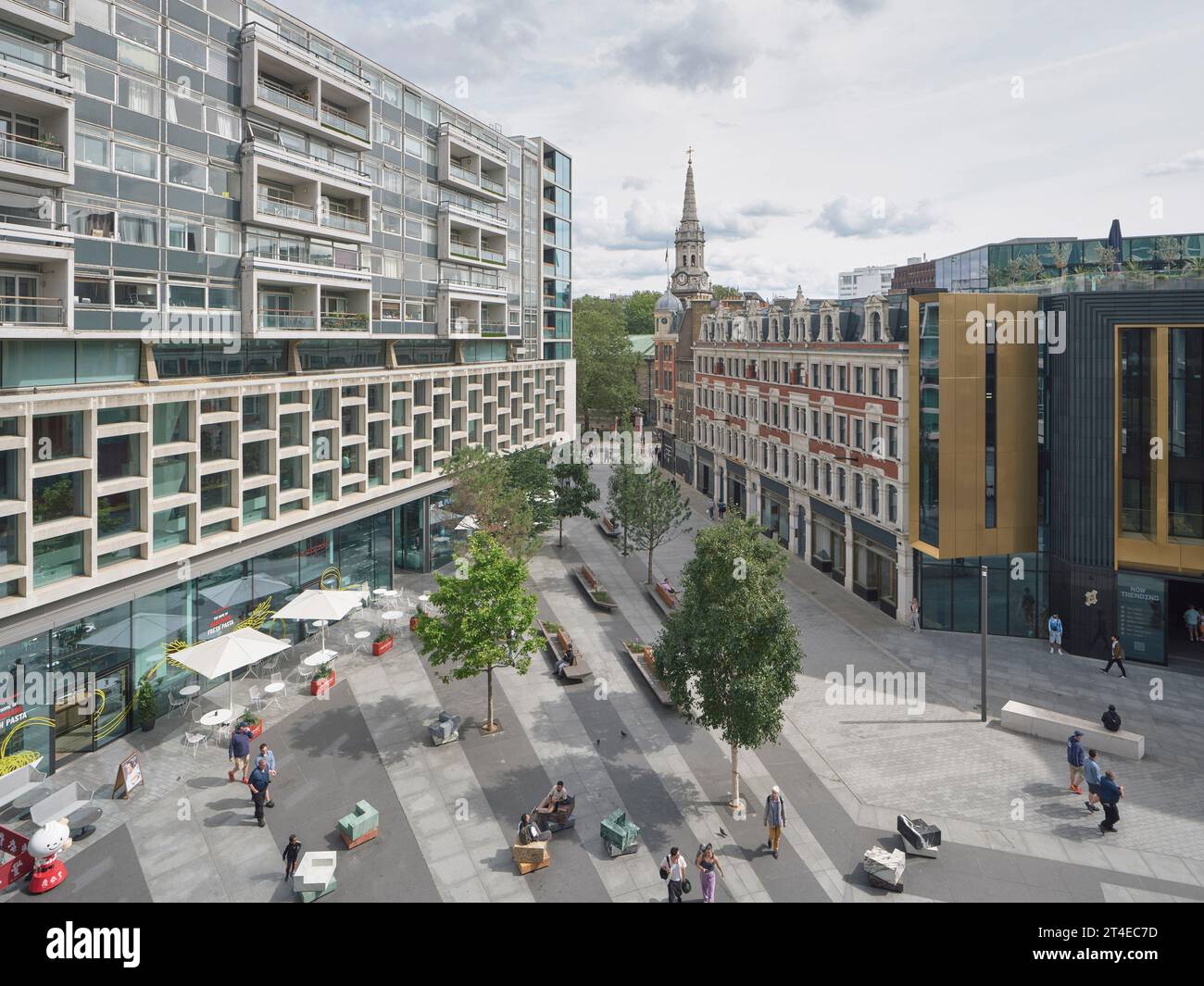 Pedestrianised urban circulation space around Centre Point with St ...