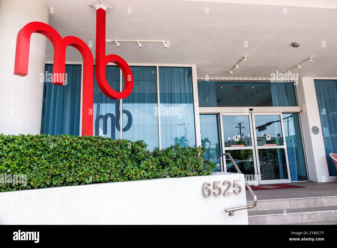 Beach vacation logo hi-res stock photography and images - Alamy