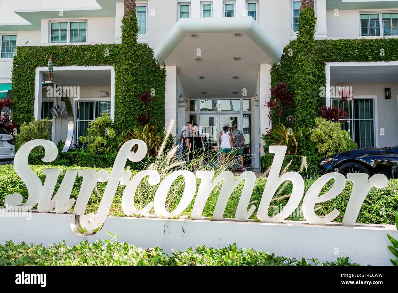 Kimpton surfcomber hotel sign hi-res stock photography and images - Alamy