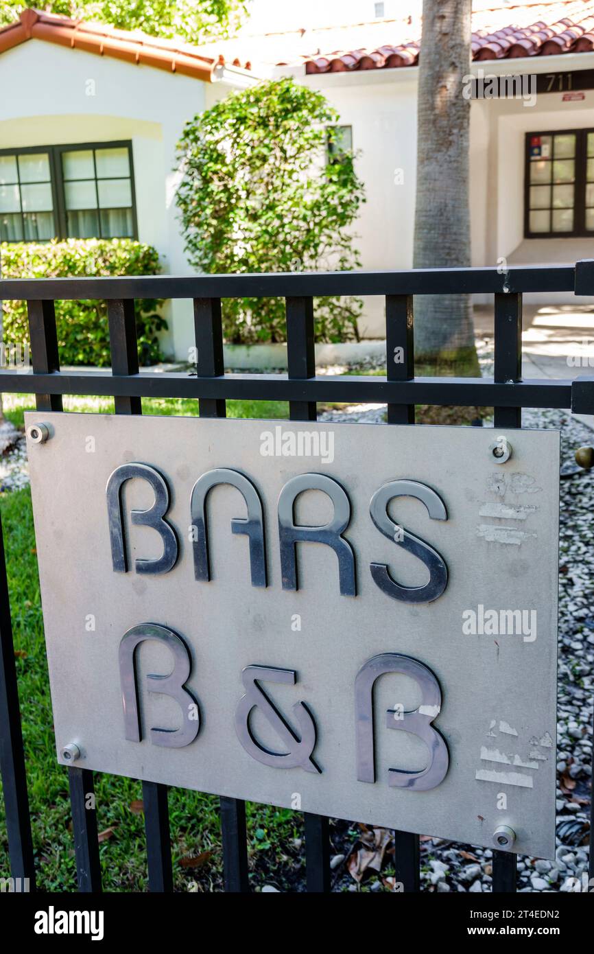 Building front entrance bed and breakfast inn lodging hi-res stock ...