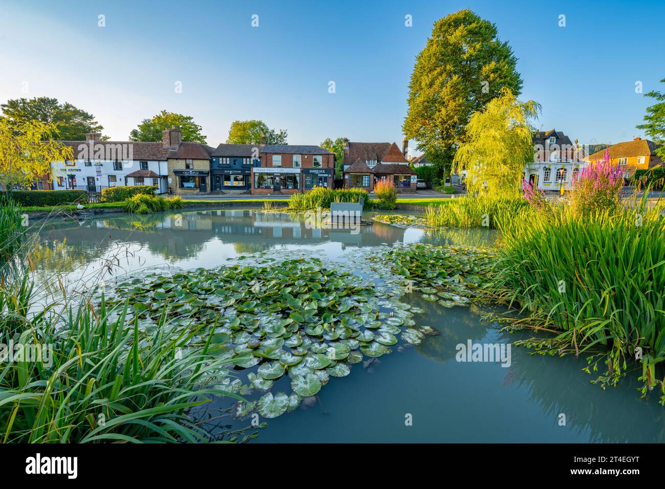 Roundabout lake hi-res stock photography and images - Alamy