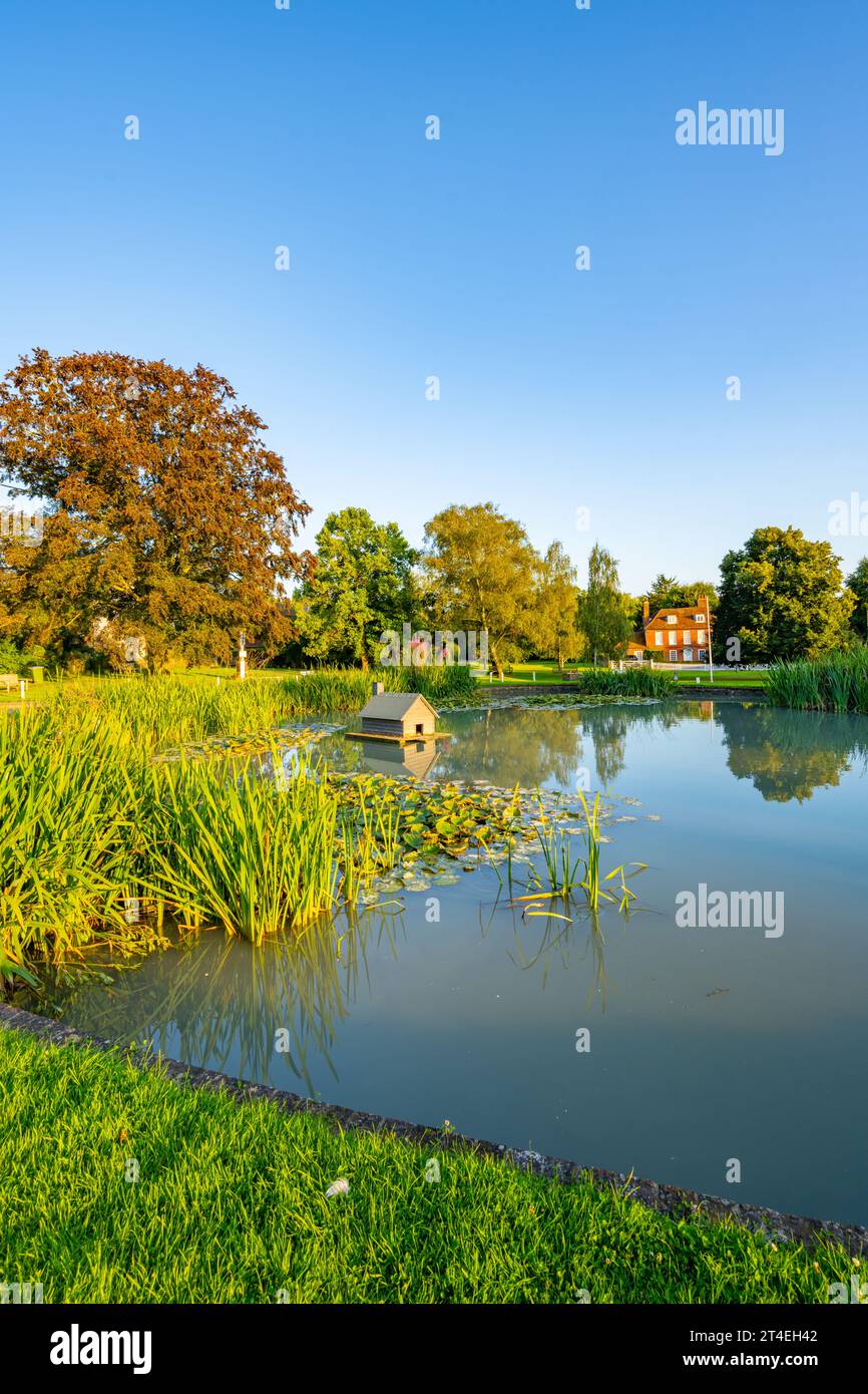 The Listed duck pond on the roundabout in Otford Kent Stock Photo - Alamy