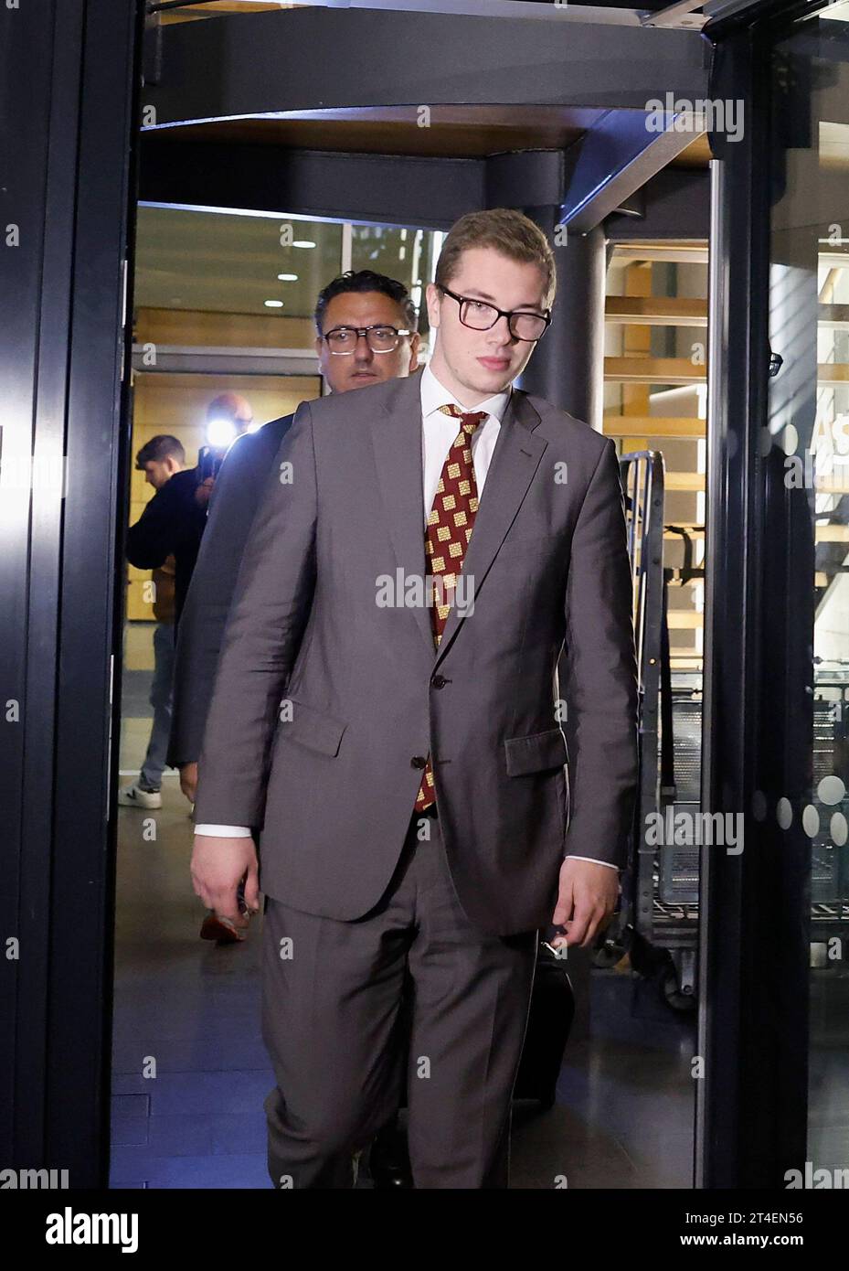 30 October 2023, Bavaria, Würzburg: AfD politician Daniel Halemba (v) leaves the courthouse at ...