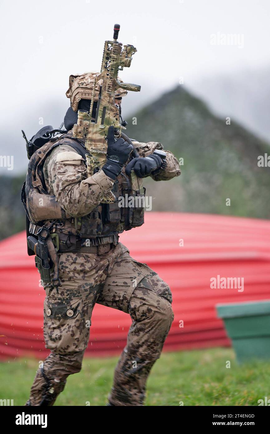 Kampfschwimmer des Kommando Spezialkräfte der Marine KSM bei einer ...