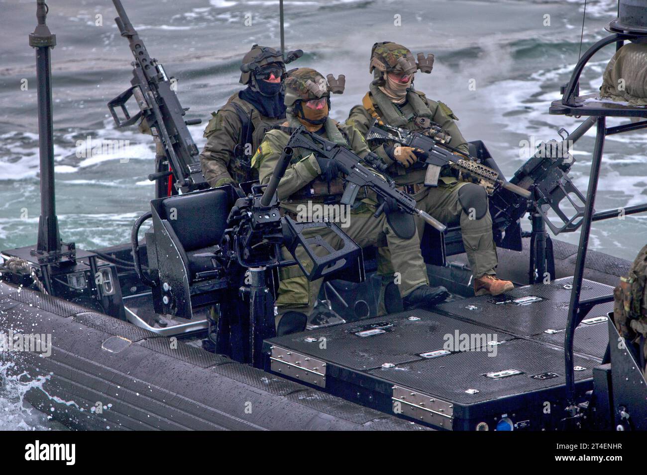 Kampfschwimmer des Kommando Spezialkräfte der Marine KSM auf einem ...